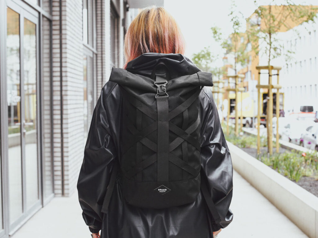 Stylový městský batoh se sítí HENRY | Braasi Indsutry